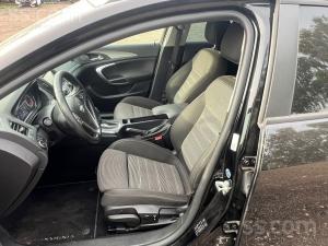 Black Opel Insignia 2017 in Daugavpils, with an engine capacity of 1.60 L and mileage of 251 thousand km for 4800 €, photo 6 on AUTOMOTO.COM.LV