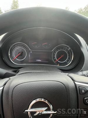 Black Opel Insignia 2017 in Daugavpils, with an engine capacity of 1.60 L and mileage of 251 thousand km for 4800 €, photo 9 on AUTOMOTO.COM.LV