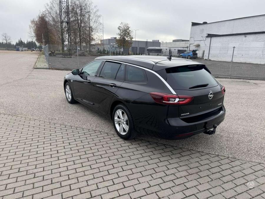 Black Opel Insignia 2018 in Marijampole, with an engine capacity of 1.96 L and mileage of 200 thousand km for 9650 €, photo 6 on AUTOMOTO.COM.LV