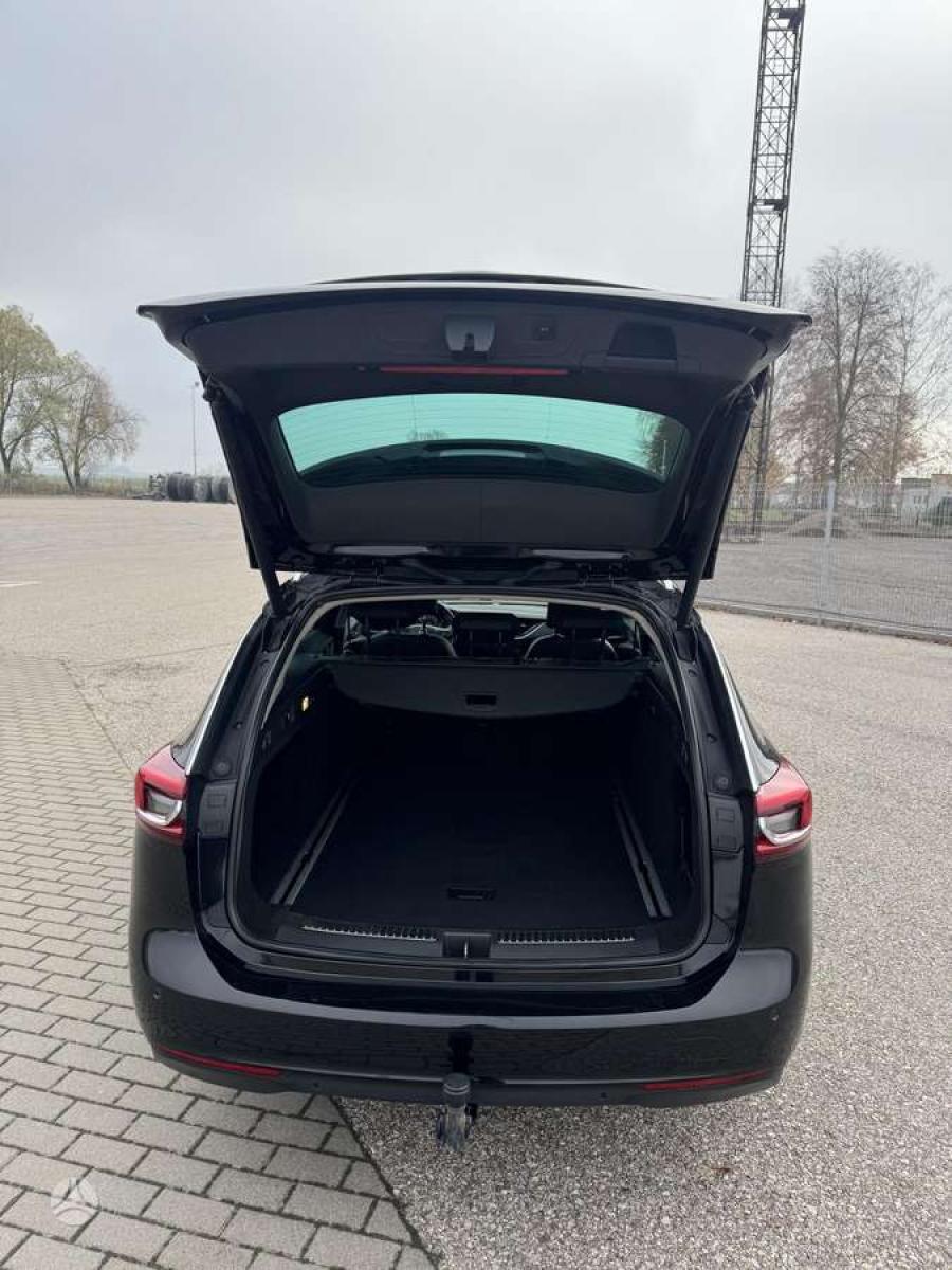 Black Opel Insignia 2018 in Marijampole, with an engine capacity of 1.96 L and mileage of 200 thousand km for 9650 €, photo 13 on AUTOMOTO.COM.LV