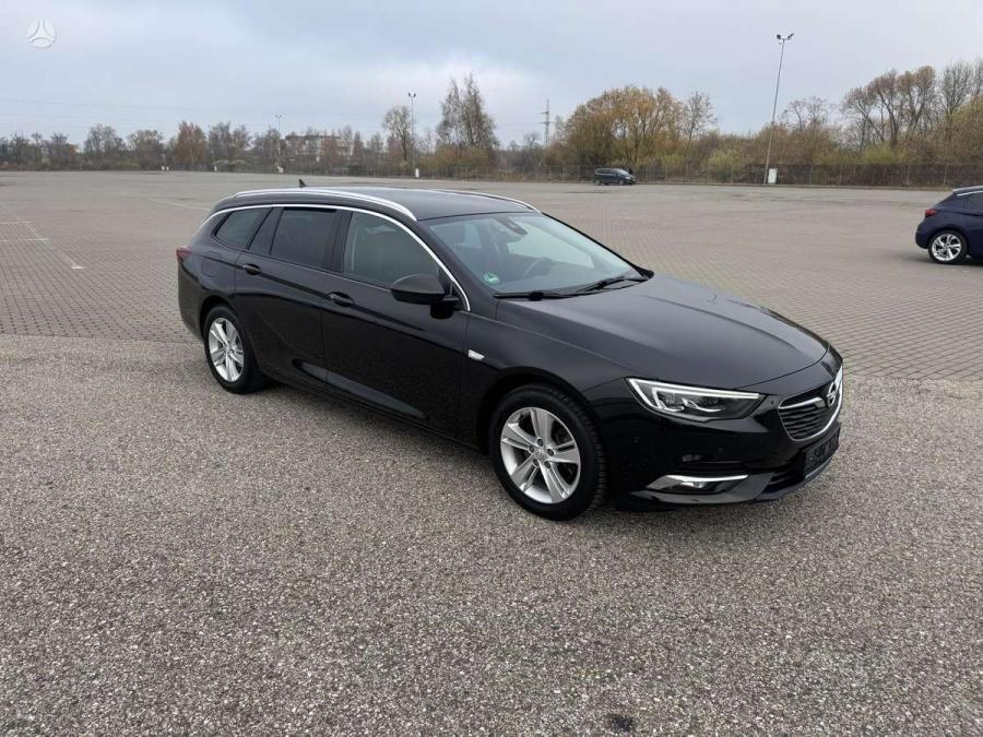 Black Opel Insignia 2018 in Marijampole, with an engine capacity of 1.96 L and mileage of 200 thousand km for 9150 €, photo 1 on AUTOMOTO.COM.LV