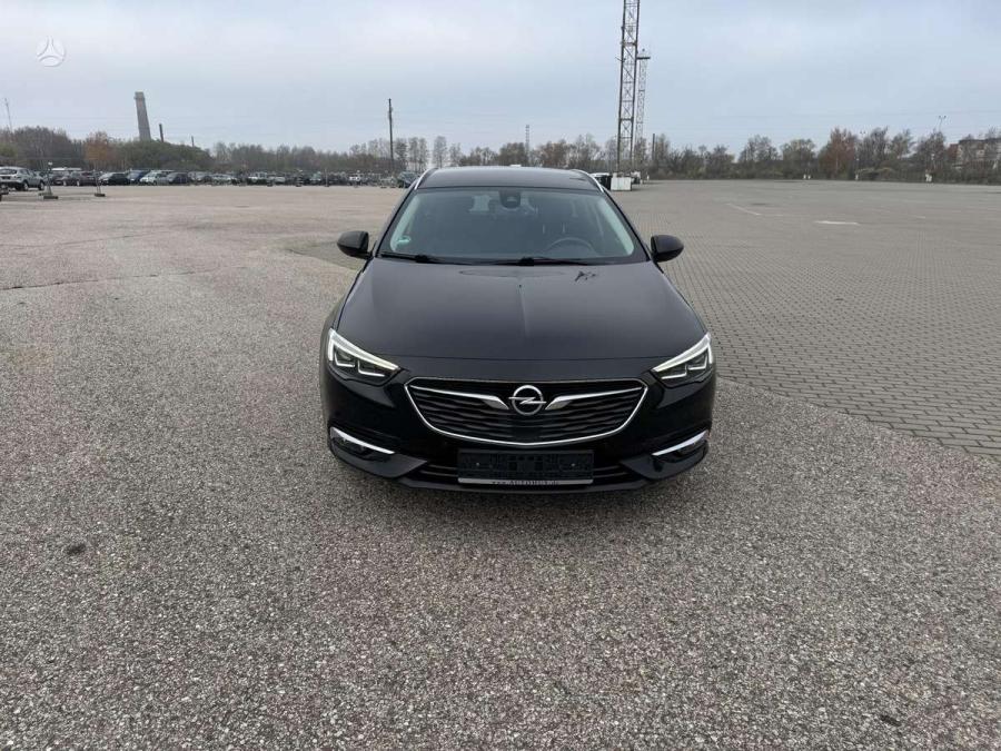 Black Opel Insignia 2018 in Marijampole, with an engine capacity of 1.96 L and mileage of 200 thousand km for 9150 €, photo 2 on AUTOMOTO.COM.LV