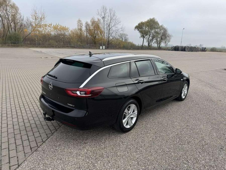 Black Opel Insignia 2018 in Marijampole, with an engine capacity of 1.96 L and mileage of 200 thousand km for 9150 €, photo 4 on AUTOMOTO.COM.LV