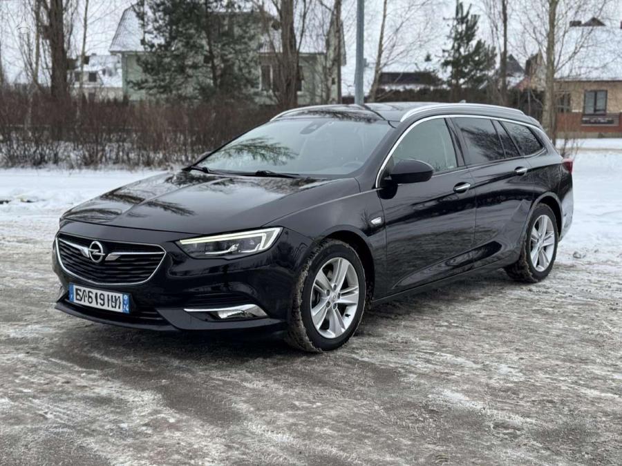 Black Opel Insignia 2018 in Taurage, with an engine capacity of 1.60 L and mileage of 145 thousand km for 9300 €, photo 1 on AUTOMOTO.COM.LV