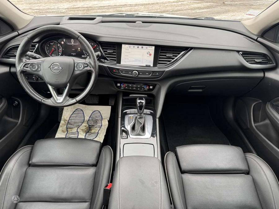 Black Opel Insignia 2018 in Taurage, with an engine capacity of 1.60 L and mileage of 145 thousand km for 9300 €, photo 12 on AUTOMOTO.COM.LV