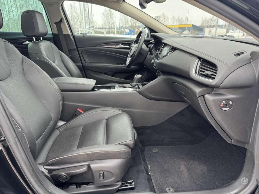 Black Opel Insignia 2018 in Taurage, with an engine capacity of 1.60 L and mileage of 145 thousand km for 9300 €, photo 19 on AUTOMOTO.COM.LV