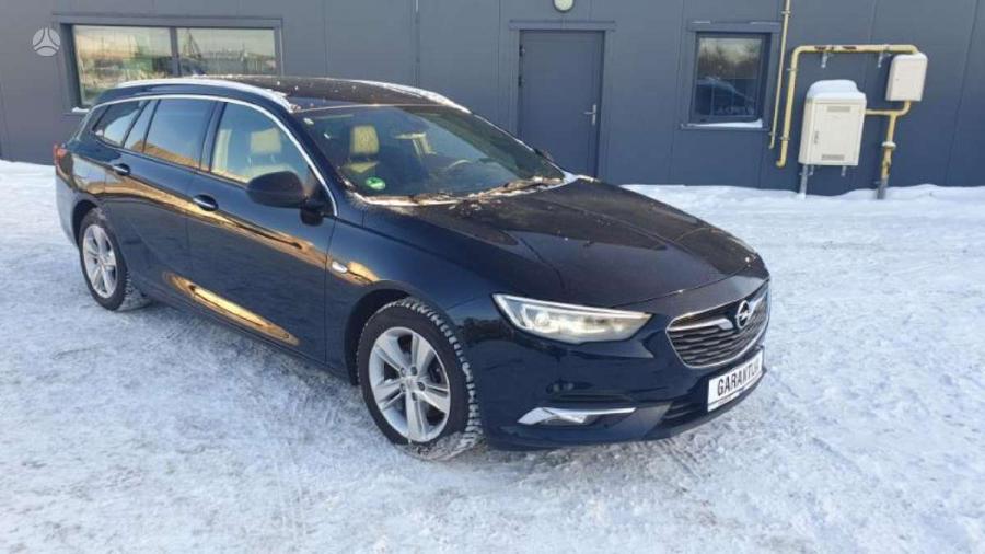 Black Opel Insignia 2018 in Siauliai, with an engine capacity of 1.60 L and mileage of 160 thousand km for 10500 €, photo 1 on AUTOMOTO.COM.LV