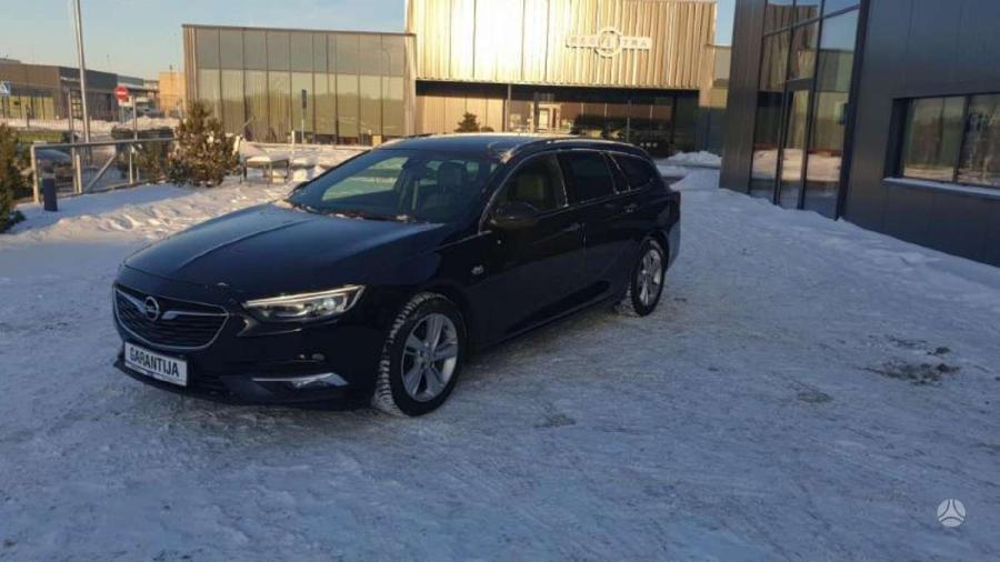 Black Opel Insignia 2018 in Siauliai, with an engine capacity of 1.60 L and mileage of 160 thousand km for 10500 €, photo 3 on AUTOMOTO.COM.LV