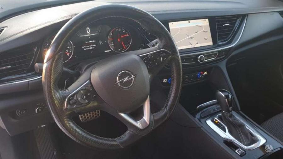 Black Opel Insignia 2018 in Siauliai, with an engine capacity of 1.60 L and mileage of 160 thousand km for 10500 €, photo 10 on AUTOMOTO.COM.LV