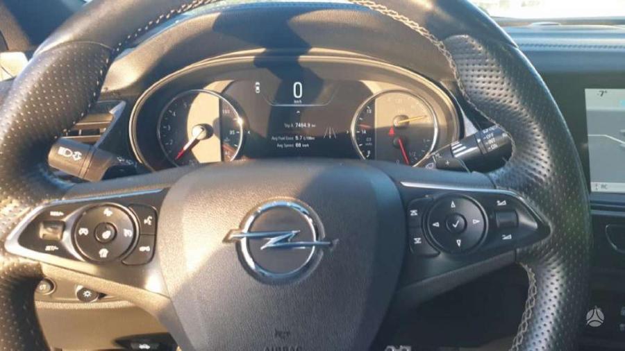Black Opel Insignia 2018 in Siauliai, with an engine capacity of 1.60 L and mileage of 160 thousand km for 10500 €, photo 11 on AUTOMOTO.COM.LV