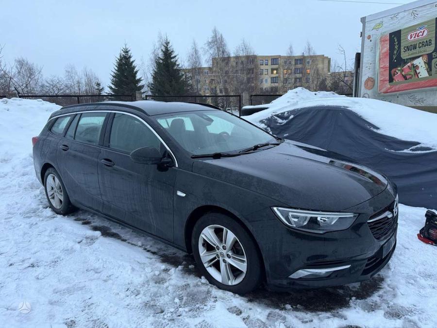 Black Opel Insignia 2018 in Siauliai, with an engine capacity of 1.60 L and mileage of 133 thousand km for 5800 €, photo 1 on AUTOMOTO.COM.LV