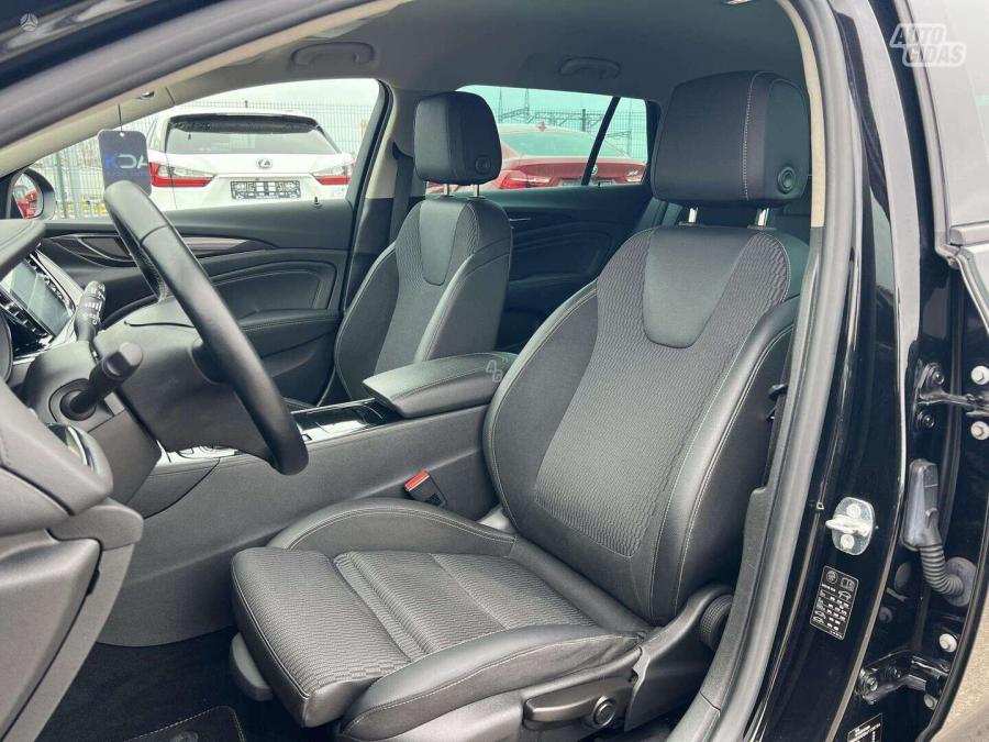 Black Opel Insignia 2018 in Marijampole, with an engine capacity of 2.00 L and mileage of 225 thousand km for 9950 €, photo 27 on AUTOMOTO.COM.LV
