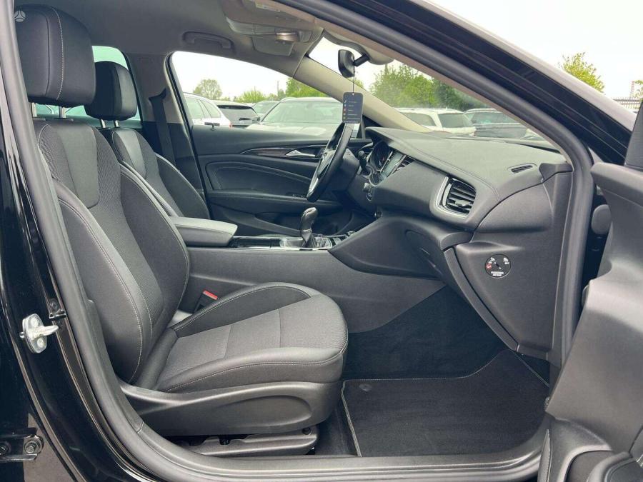 Black Opel Insignia 2018 in Marijampole, with an engine capacity of 2.00 L and mileage of 225 thousand km for 9950 €, photo 33 on AUTOMOTO.COM.LV