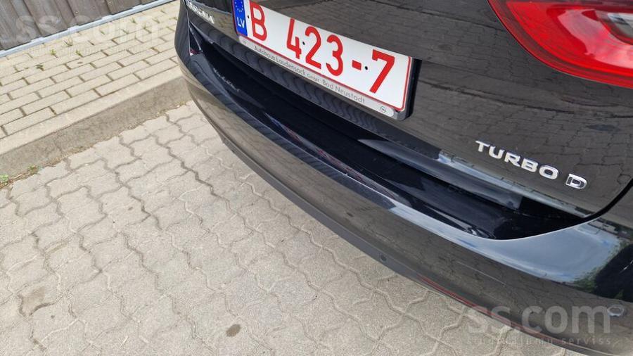 Black Opel Insignia 2018 in Jelgava, with an engine capacity of 2.00 L and mileage of 187 thousand km for 9950 €, photo 8 on AUTOMOTO.COM.LV