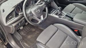 Black Opel Insignia 2018 in Jelgava, with an engine capacity of 2.00 L and mileage of 187 thousand km for 9950 €, photo 19 on AUTOMOTO.COM.LV