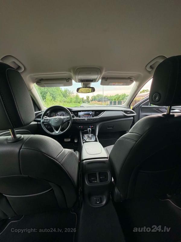 Black Opel Insignia 2018 in Tallinn, with an engine capacity of 1.60 L and mileage of 165 thousand km for 9900 €, photo 7 on AUTOMOTO.COM.LV