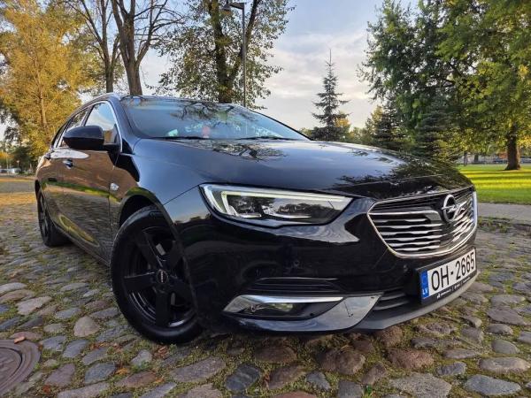 Black Opel Insignia 2018 in Jelgava, with an engine capacity of 1.60 L and mileage of 146 thousand km for 10200 €, photo 3 on AUTOMOTO.COM.LV