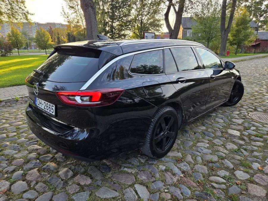 Black Opel Insignia 2018 in Jelgava, with an engine capacity of 1.60 L and mileage of 146 thousand km for 10200 €, photo 5 on AUTOMOTO.COM.LV