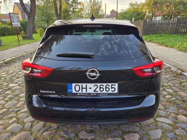 Black Opel Insignia 2018 in Jelgava, with an engine capacity of 1.60 L and mileage of 146 thousand km for 10200 €, photo 5 on AUTOMOTO.COM.LV