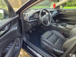 Black Opel Insignia 2018 in Jelgava, with an engine capacity of 1.60 L and mileage of 146 thousand km for 10200 €, photo 9 on AUTOMOTO.COM.LV