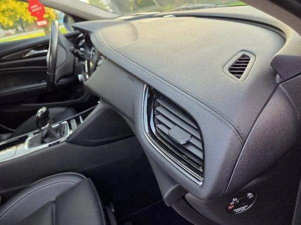 Black Opel Insignia 2018 in Jelgava, with an engine capacity of 1.60 L and mileage of 146 thousand km for 10200 €, photo 9 on AUTOMOTO.COM.LV