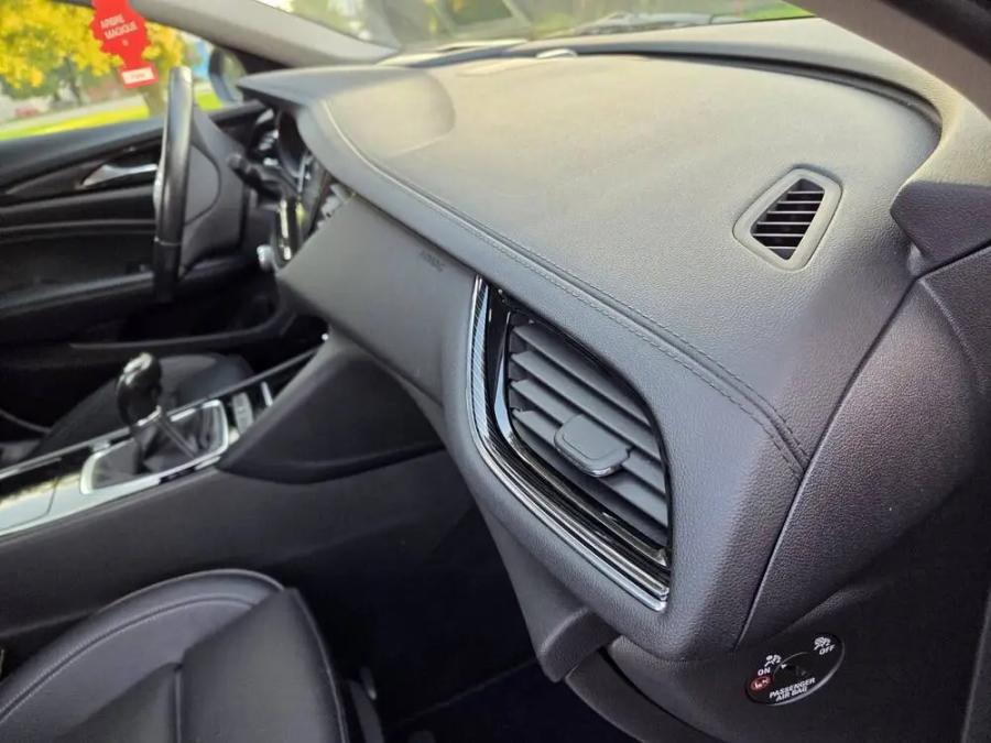 Black Opel Insignia 2018 in Jelgava, with an engine capacity of 1.60 L and mileage of 146 thousand km for 10200 €, photo 10 on AUTOMOTO.COM.LV