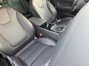 Black Opel Insignia 2018 in Jelgava, with an engine capacity of 1.60 L and mileage of 146 thousand km for 10200 €, photo 12 on AUTOMOTO.COM.LV
