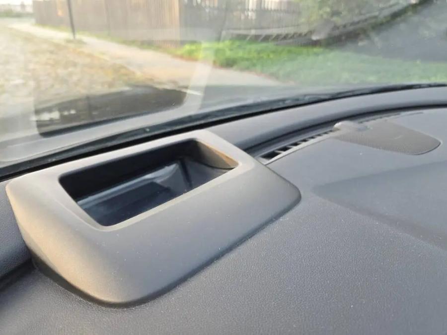Black Opel Insignia 2018 in Jelgava, with an engine capacity of 1.60 L and mileage of 146 thousand km for 10200 €, photo 18 on AUTOMOTO.COM.LV