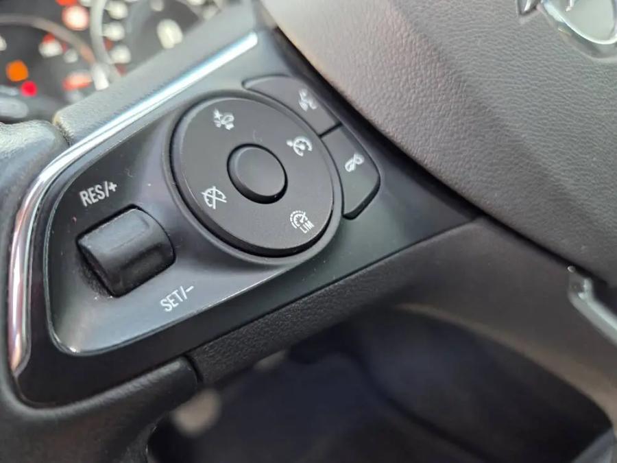 Black Opel Insignia 2018 in Jelgava, with an engine capacity of 1.60 L and mileage of 146 thousand km for 10200 €, photo 19 on AUTOMOTO.COM.LV