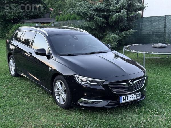 Black Opel Insignia 2018 in Riga, with an engine capacity of 2.00 L and mileage of 260 thousand km for 8900 €, photo 1 on AUTOMOTO.COM.LV