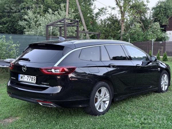 Black Opel Insignia 2018 in Riga, with an engine capacity of 2.00 L and mileage of 260 thousand km for 8900 €, photo 4 on AUTOMOTO.COM.LV