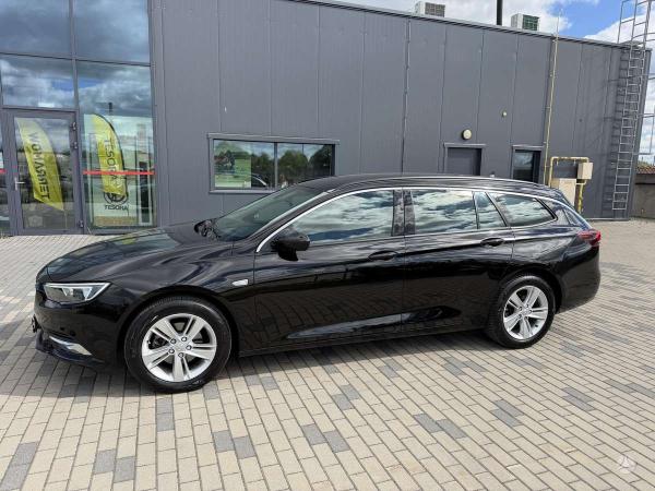 Black Opel Insignia 2018 in Siauliai, with an engine capacity of 1.60 L and mileage of 133 thousand km for 8600 €, photo 5 on AUTOMOTO.COM.LV