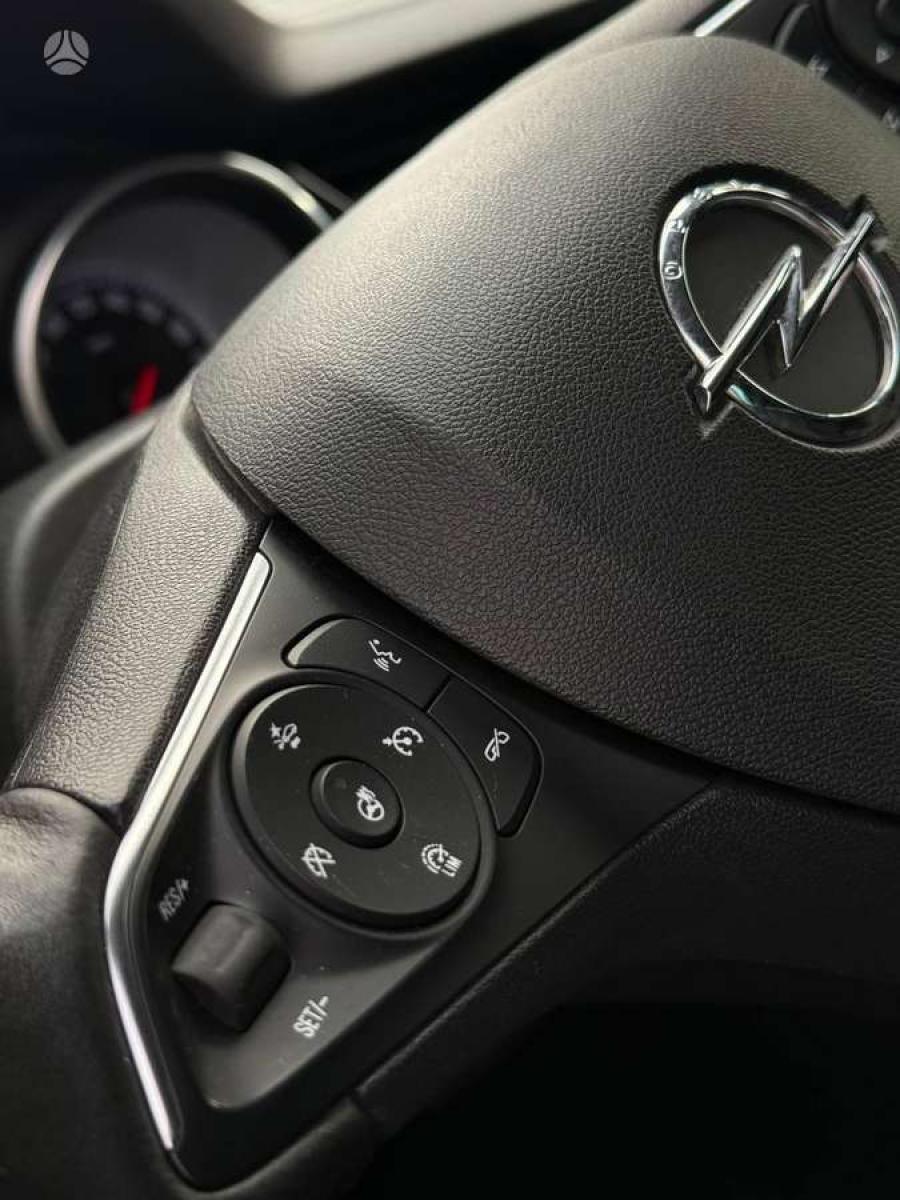 Black Opel Insignia 2018 in Klaipeda, with an engine capacity of 1.60 L and mileage of 226 thousand km for 8800 €, photo 15 on AUTOMOTO.COM.LV
