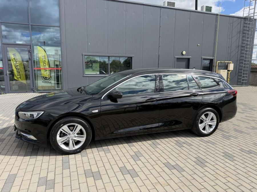 Black Opel Insignia 2018 in Siauliai, with an engine capacity of 1.60 L and mileage of 132 thousand km for 7980 €, photo 7 on AUTOMOTO.COM.LV
