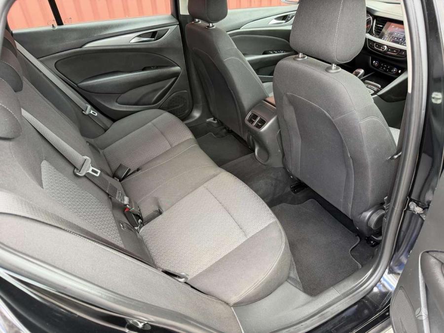 Black Opel Insignia 2018 in Siauliai, with an engine capacity of 1.60 L and mileage of 132 thousand km for 7980 €, photo 14 on AUTOMOTO.COM.LV