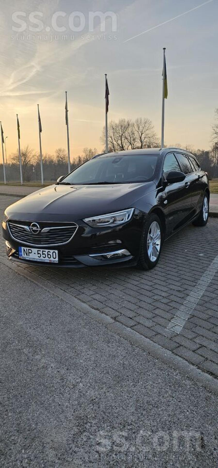 Black Opel Insignia 2019 in Liepaja, with an engine capacity of 2.00 L and mileage of 167 thousand km for 11200 €, photo 2 on AUTOMOTO.COM.LV