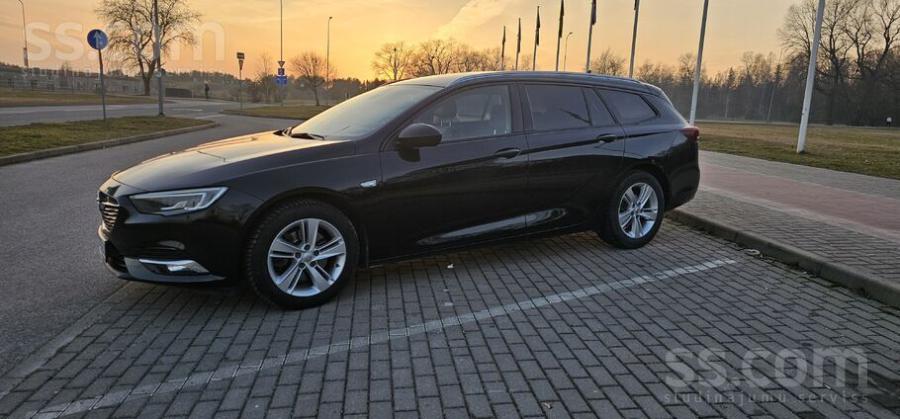 Black Opel Insignia 2019 in Liepaja, with an engine capacity of 2.00 L and mileage of 167 thousand km for 11200 €, photo 3 on AUTOMOTO.COM.LV