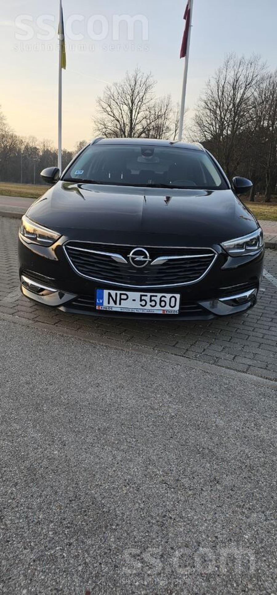 Black Opel Insignia 2019 in Liepaja, with an engine capacity of 2.00 L and mileage of 167 thousand km for 11200 €, photo 4 on AUTOMOTO.COM.LV