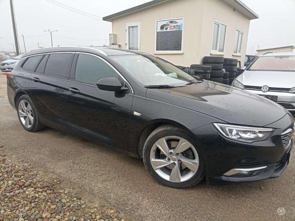 Black Opel Insignia 2019 in Vilnius, with an engine capacity of 1.96 L and mileage of 180 thousand km for 11737 €, photo 1 on AUTOMOTO.COM.LV