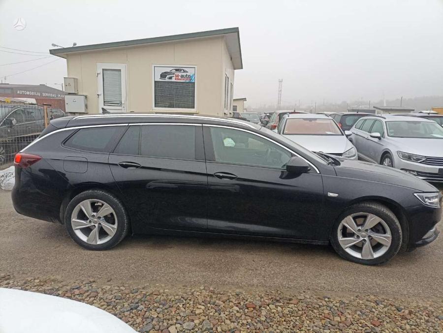 Black Opel Insignia 2019 in Vilnius, with an engine capacity of 1.96 L and mileage of 180 thousand km for 11737 €, photo 3 on AUTOMOTO.COM.LV