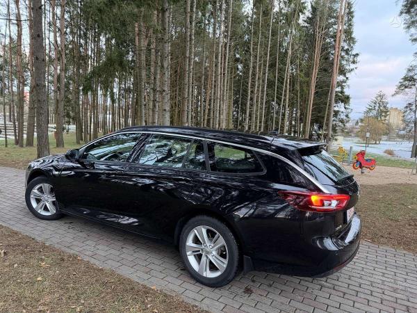 Black Opel Insignia 2019 in Utena, with an engine capacity of 1.60 L and mileage of 130 thousand km for 9600 €, photo 3 on AUTOMOTO.COM.LV