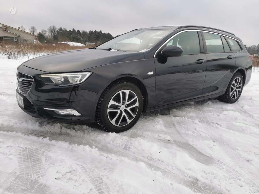 Black Opel Insignia 2019 in Vilnius, with an engine capacity of 1.60 L and mileage of 260 thousand km for 7450 €, photo 2 on AUTOMOTO.COM.LV