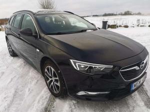Black Opel Insignia 2019 in Vilnius, with an engine capacity of 1.60 L and mileage of 260 thousand km for 7450 €, photo 3 on AUTOMOTO.COM.LV