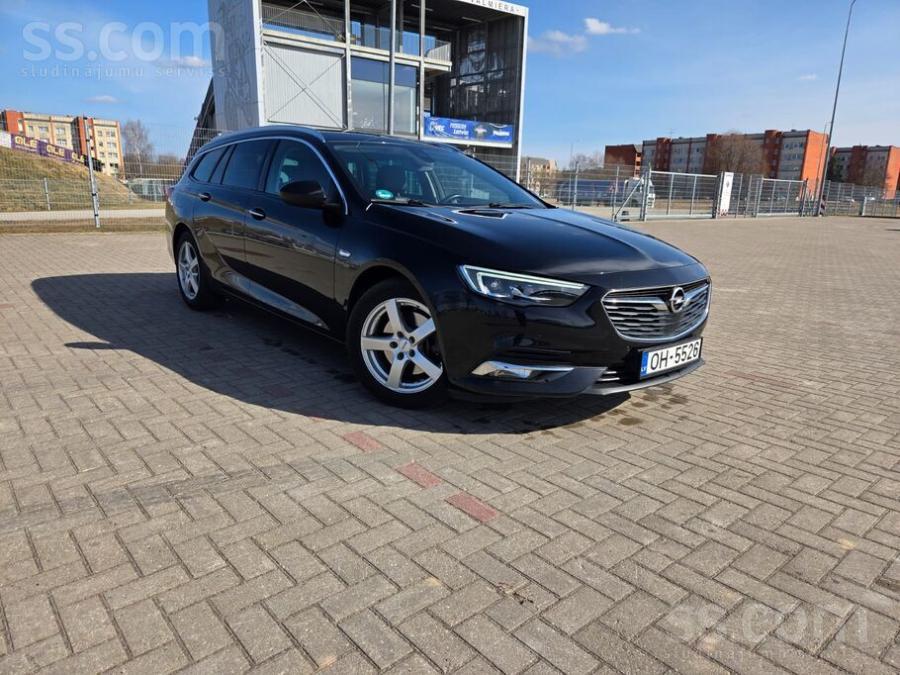 Black Opel Insignia 2019 in Valmiera, with an engine capacity of 2.00 L and mileage of 186 thousand km for 12300 €, photo 1 on AUTOMOTO.COM.LV