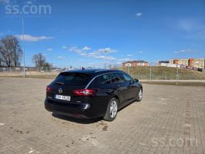 Black Opel Insignia 2019 in Valmiera, with an engine capacity of 2.00 L and mileage of 186 thousand km for 12300 €, photo 7 on AUTOMOTO.COM.LV