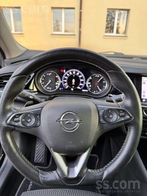 Black Opel Insignia 2019 in Valmiera, with an engine capacity of 2.00 L and mileage of 186 thousand km for 12300 €, photo 11 on AUTOMOTO.COM.LV