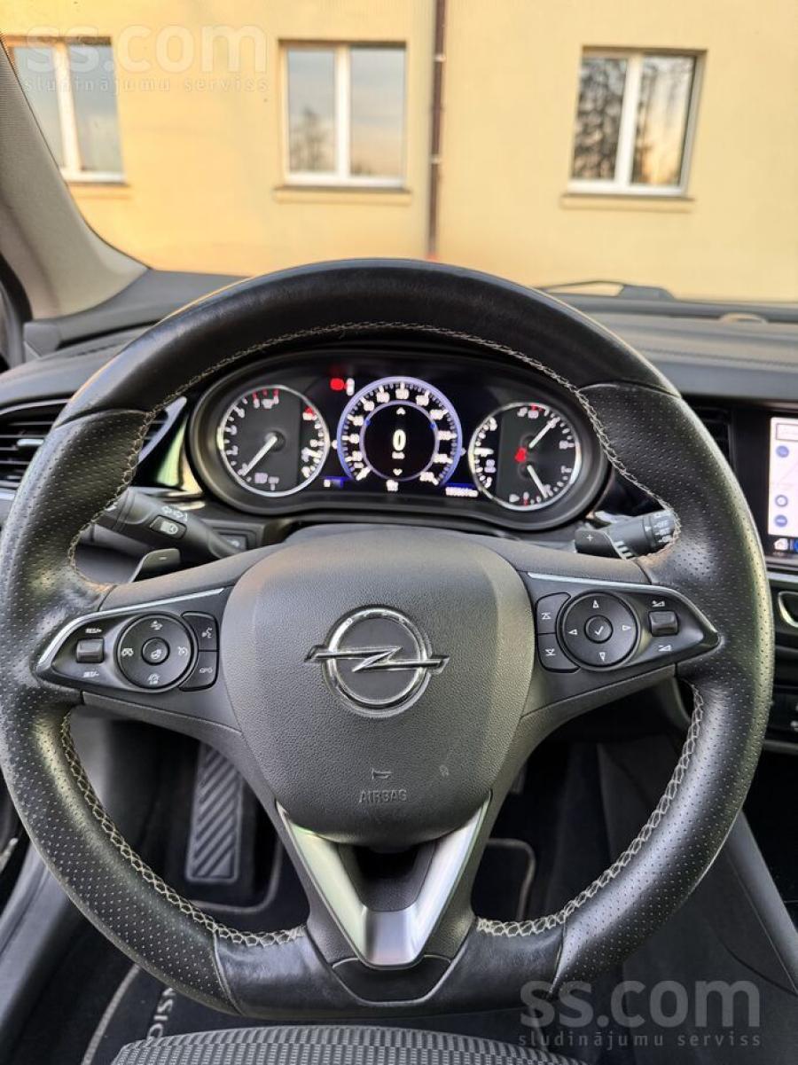Black Opel Insignia 2019 in Valmiera, with an engine capacity of 2.00 L and mileage of 186 thousand km for 12300 €, photo 11 on AUTOMOTO.COM.LV