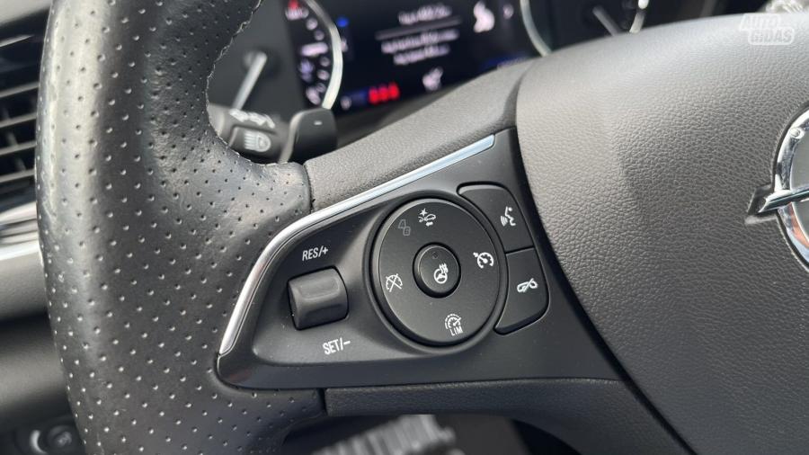 Black Opel Insignia 2019 in Marijampole, with an engine capacity of 2.00 L and mileage of 170 thousand km for 12750 €, photo 12 on AUTOMOTO.COM.LV