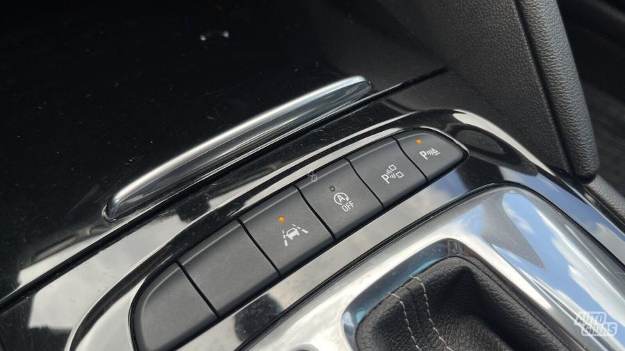 Black Opel Insignia 2019 in Marijampole, with an engine capacity of 2.00 L and mileage of 170 thousand km for 12750 €, photo 17 on AUTOMOTO.COM.LV