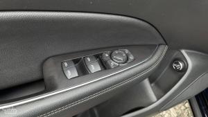 Black Opel Insignia 2019 in Marijampole, with an engine capacity of 2.00 L and mileage of 170 thousand km for 12750 €, photo 30 on AUTOMOTO.COM.LV